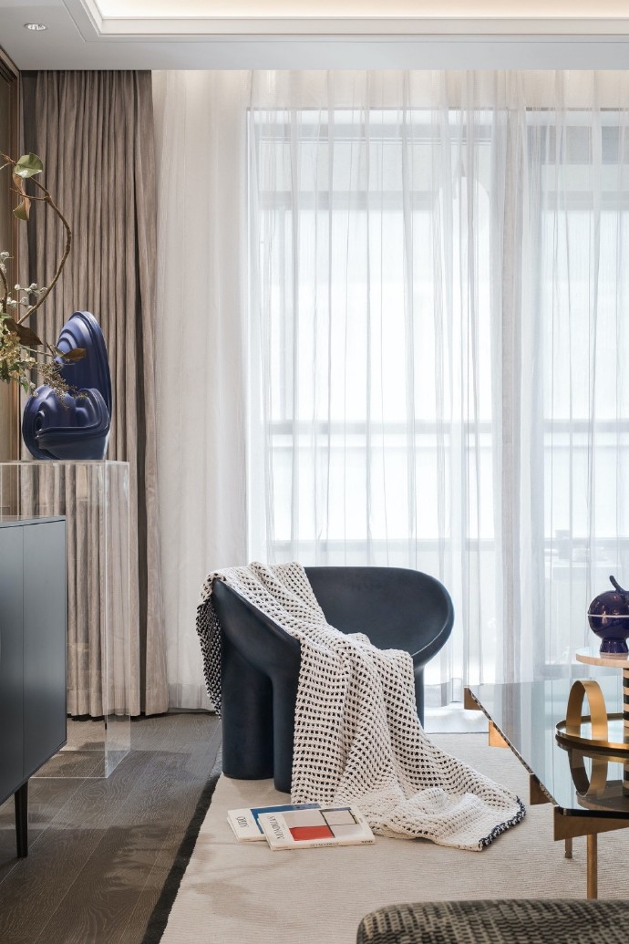 Create personal luxury living space with art